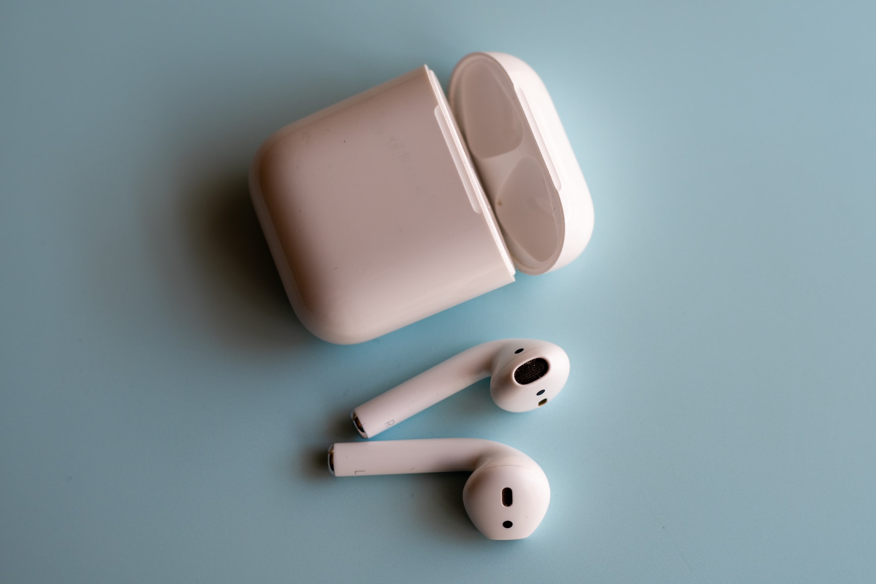 How to Charge Airpods without a Case? How to Charge Airpods without a Case?